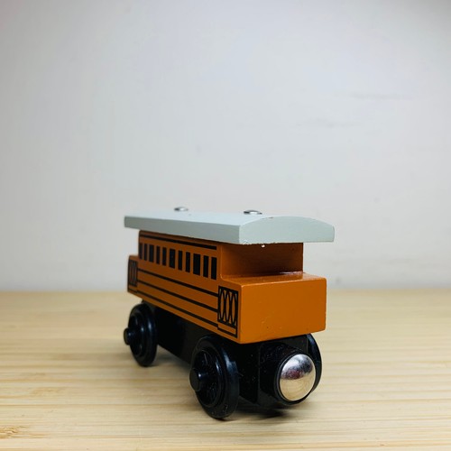 Henrietta - Thomas the Tank Engine & Friends Wooden Railway Magnet ...
