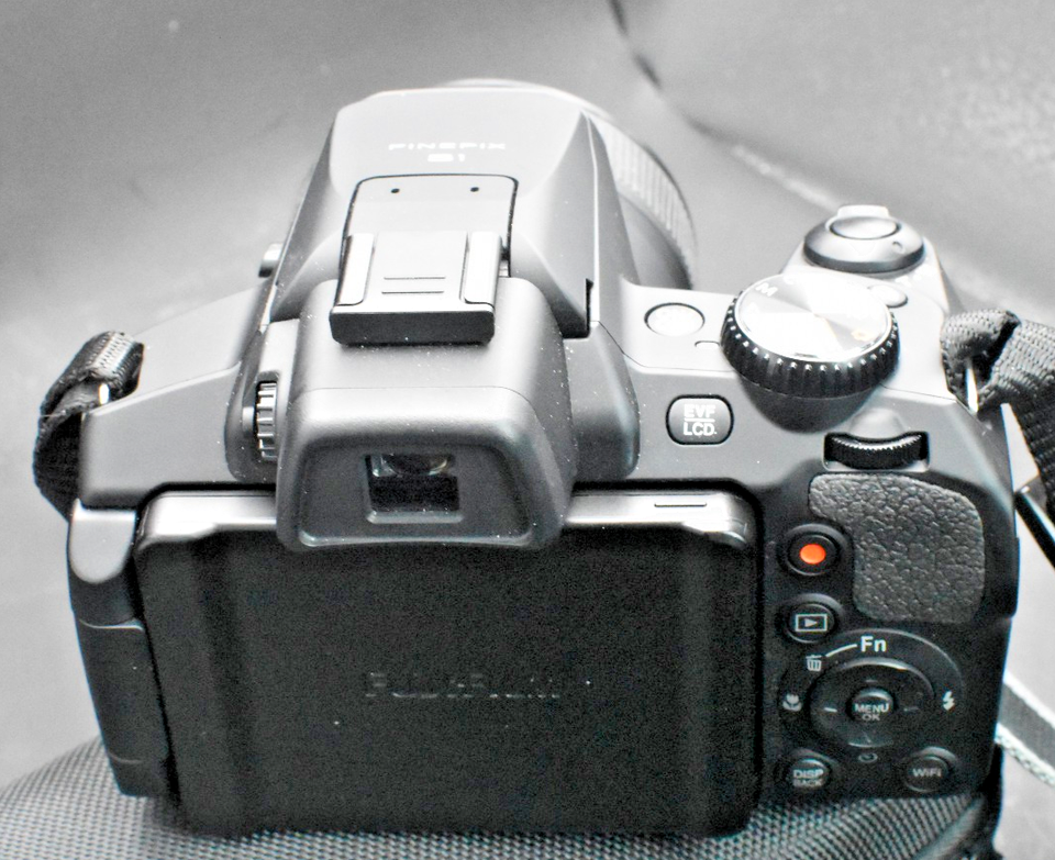 Fujifilm FinePix S1 16.1MP Weather Resistant Bridge Camera 50x Zoom ...