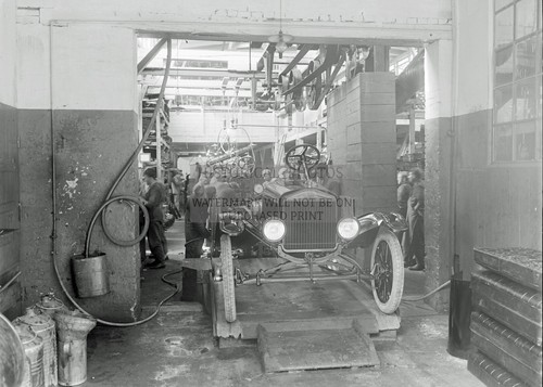 FORD MODEL T 1923 ASSEMBLY LINE CAR FACTORY WORKERS 5X7 PHOTO | eBay