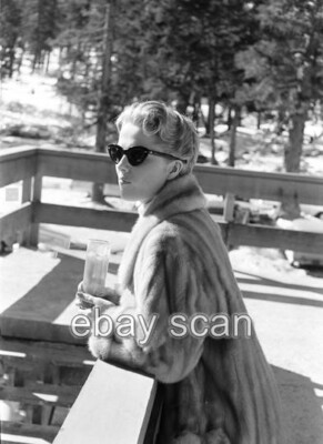 MARTHA HYER IN MINK FUR COAT CANDID 8X10 PHOTO E88-1 | eBay