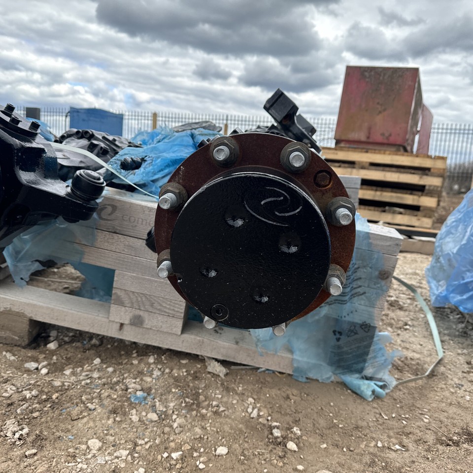 Comer Industries Axle S238 1228 300 204 8 Lug | eBay