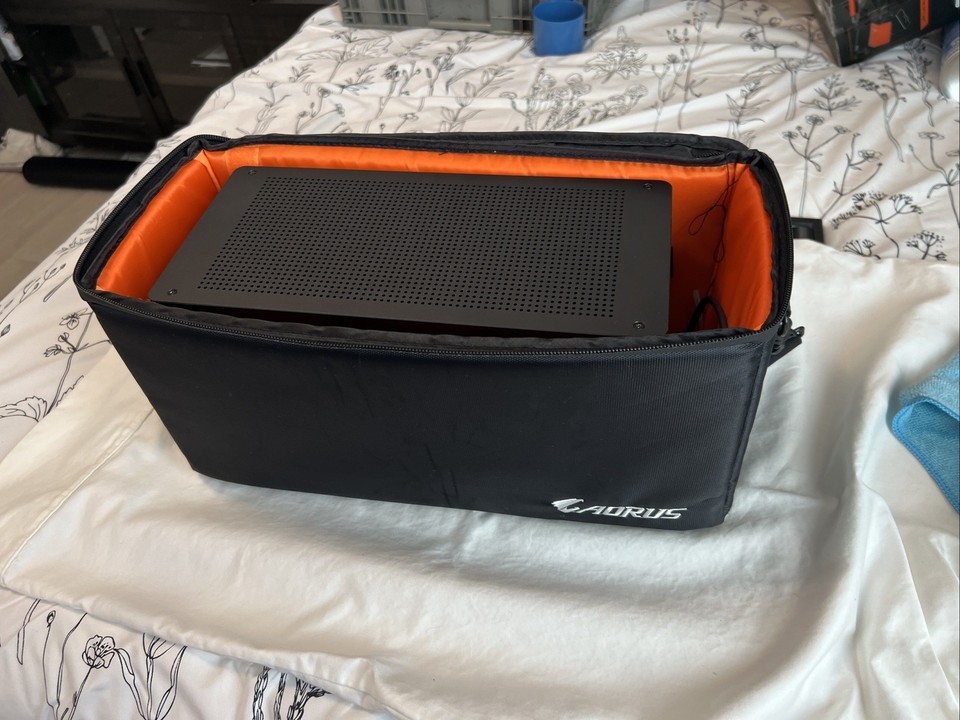 AORUS RTX 3090 Gaming Box eGPU WATERFORCE All-in-One Cooling Graphics ...