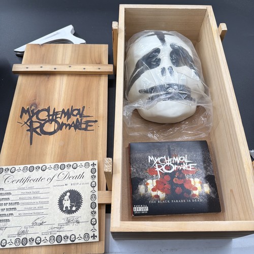 My Chemical Romance The Black Parade is Dead Coffin Bob Bryar Mask CD ...
