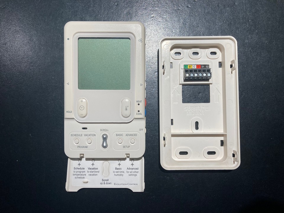 ~~Carrier~Infinity~SYSTXCCUID01-B~Programmable Digital Thermostat~v14 ...