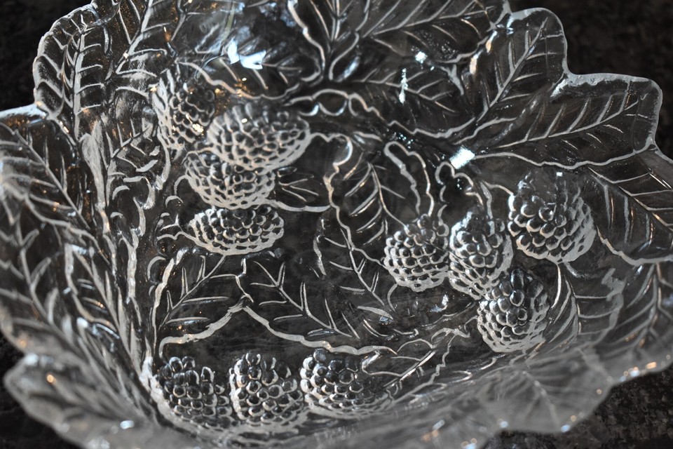 Vintage Pressed Glass Berry Bowl–Blackberry & Leaf Pattern–Decorative Clear Dish | eBay