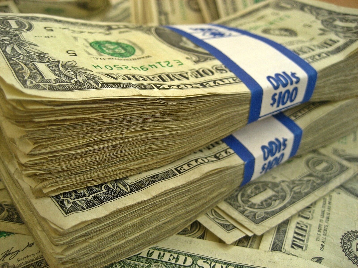 New 100 Dollar Bill Stacks 25,000+ Stack Of 100 Dollar Bills Stock