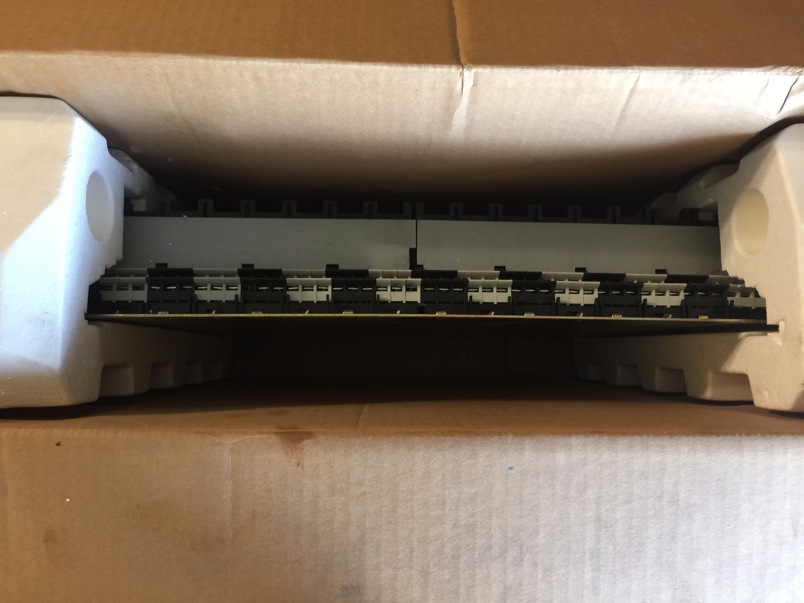 SIEMENS RACK MOUNTING 500 14SLOT 1440VA MAX PER OUTPUT 500-5848 | eBay