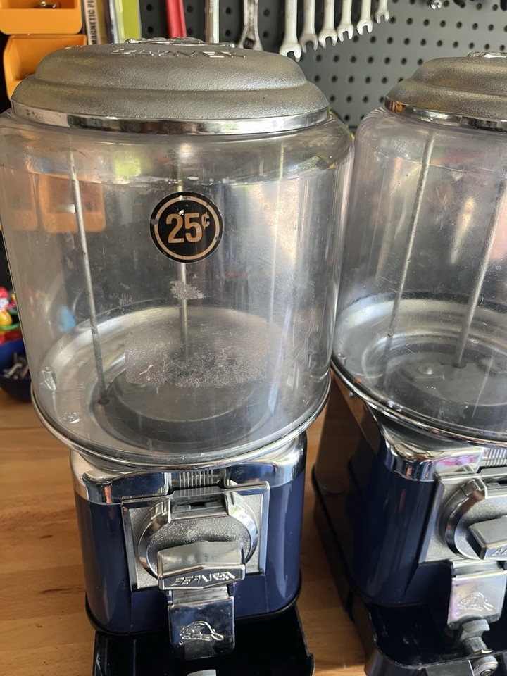 Set Of 3 Beaver RB16 Gumball Machines with Locking Coin Tray - Candy ...