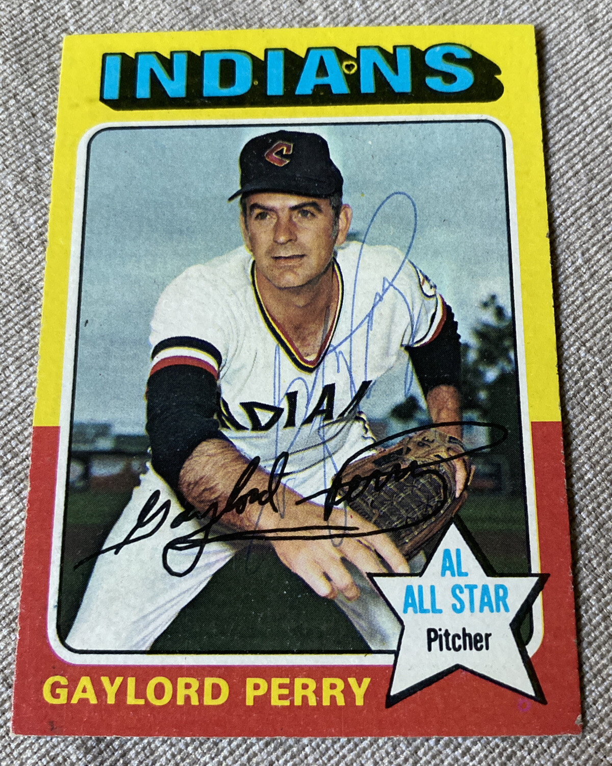 Gaylord Perry autographed Baseball Card Indians HOF 1975 Topps #530 JSA ...