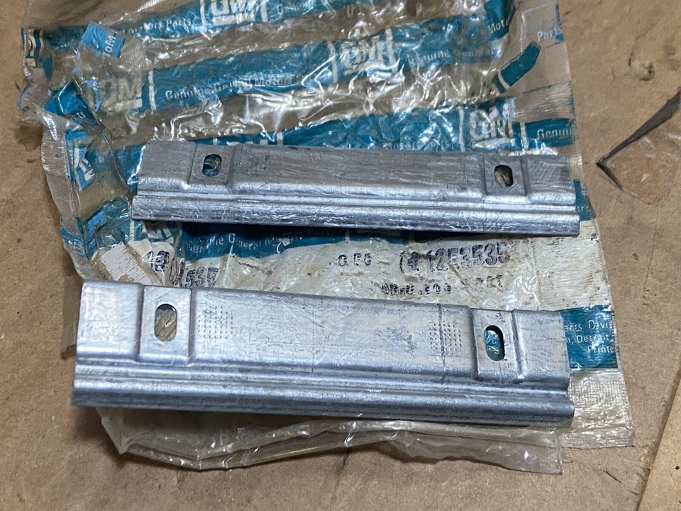 GM 1253535 Rocker Panel Molding Fender Retainer 1977-80 LeSabre ...