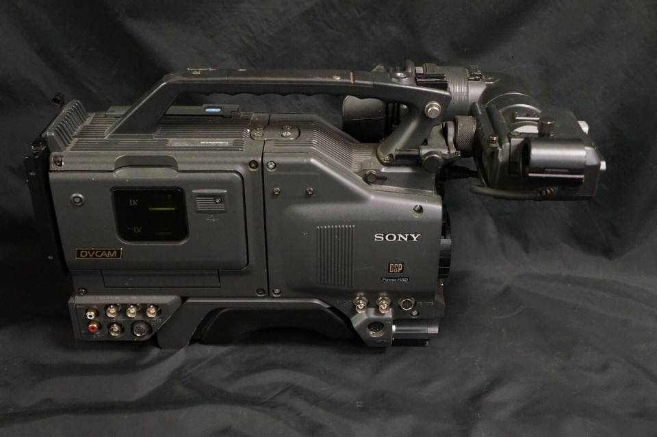 Sony DXC-D30 CAMCORDER w/ DSR-1 DVCAM Back & DXF-701WS + Anton Bauer ...