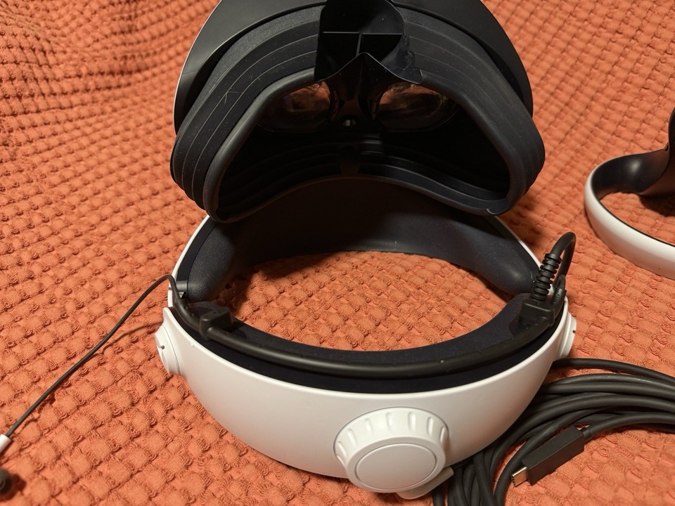 Sony PlayStation VR2 Set for PS5 4K HDR CFI-ZVR1 Headset & Controllers | eBay