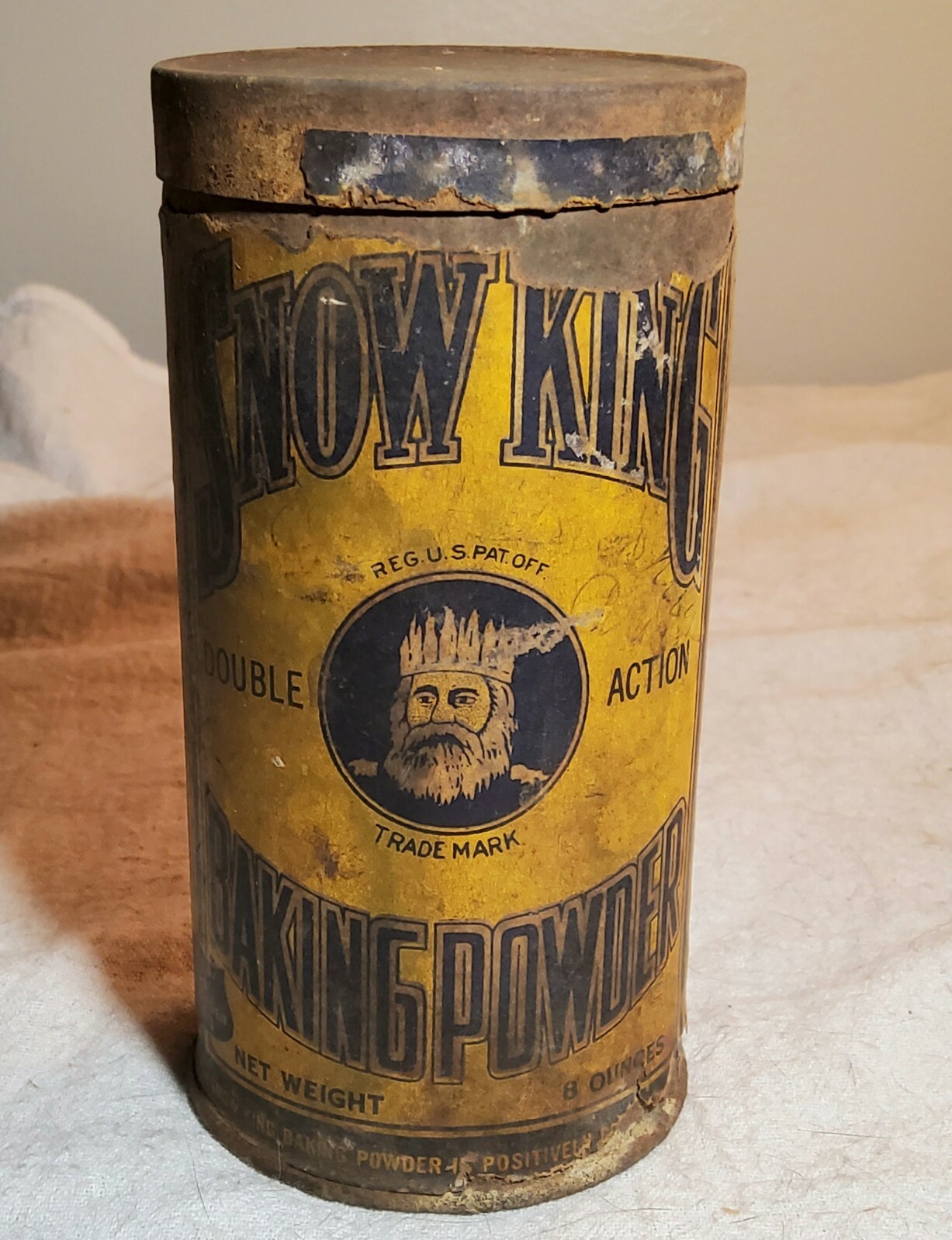 VINTAGE 8 oz. size SNOW KING BAKING POWDER TIN WITH PAPER LABEL ...