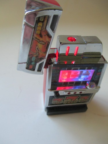 NEW 777 LIGHTED TRIPPLE GOLD SLOT MACHINE LIGHTER REFILLABLE LID LIGHTS ...
