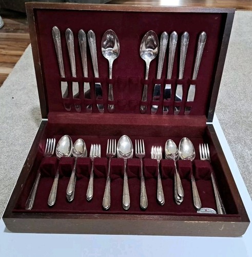 Serving For 8 Vtg 50 Pcs Wm Rogers IS Regent Silverplated Flatware ...