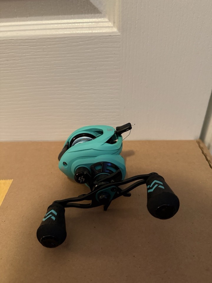 Baitcaster right hand Reel teal | eBay