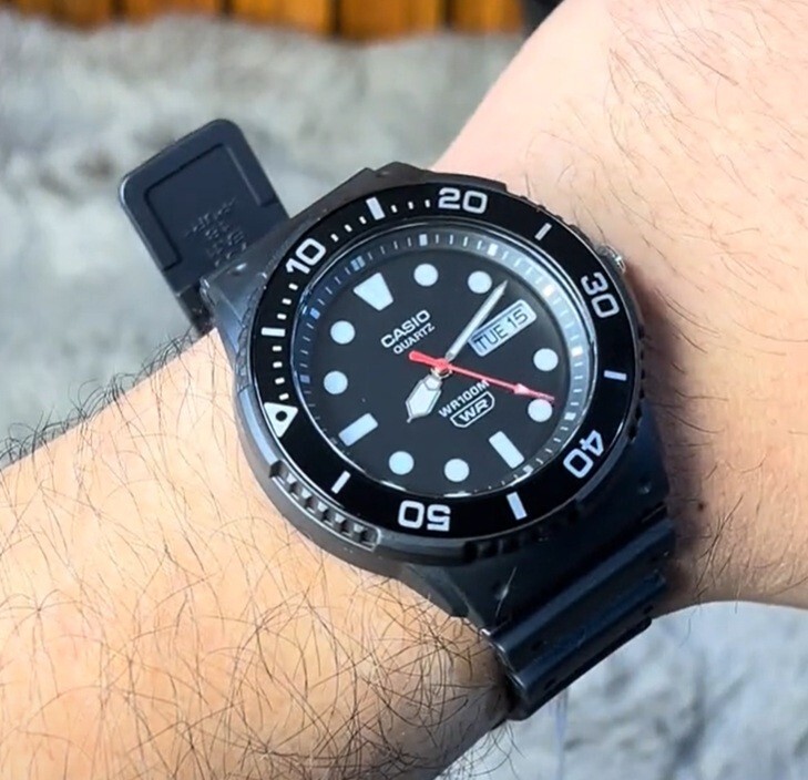 Casio MRW-230H-1E1 Black Analog Marine Inspired Rotating Bezel Youth ...