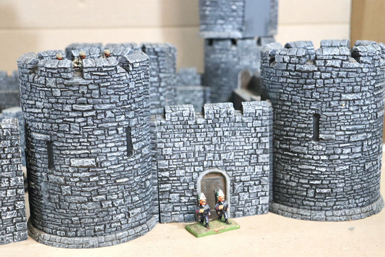 GALLIA WAR GAMES 25 - 30mm RESIN MEDIEVAL CASTLE & KEEP DIORAMA SETTING ...