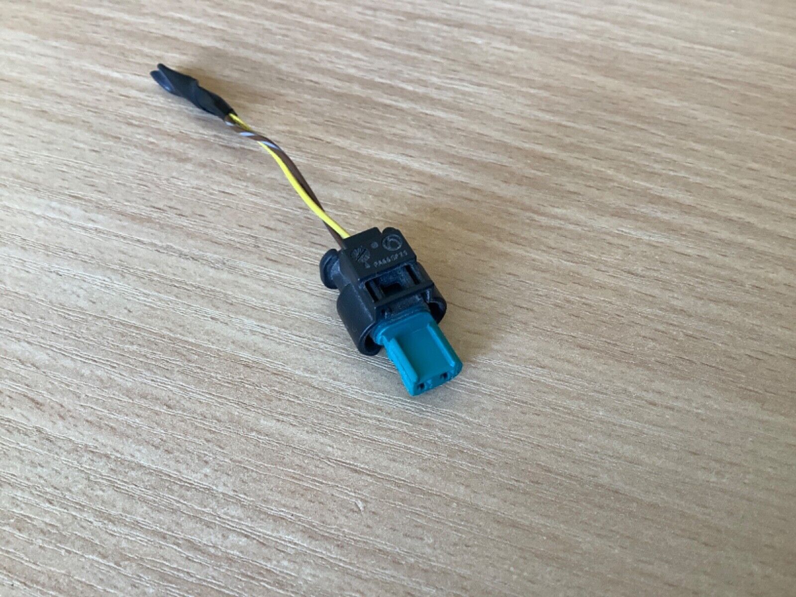 bmw conector with two pins part number 7543313 from bmw f 30 320 XI n ...