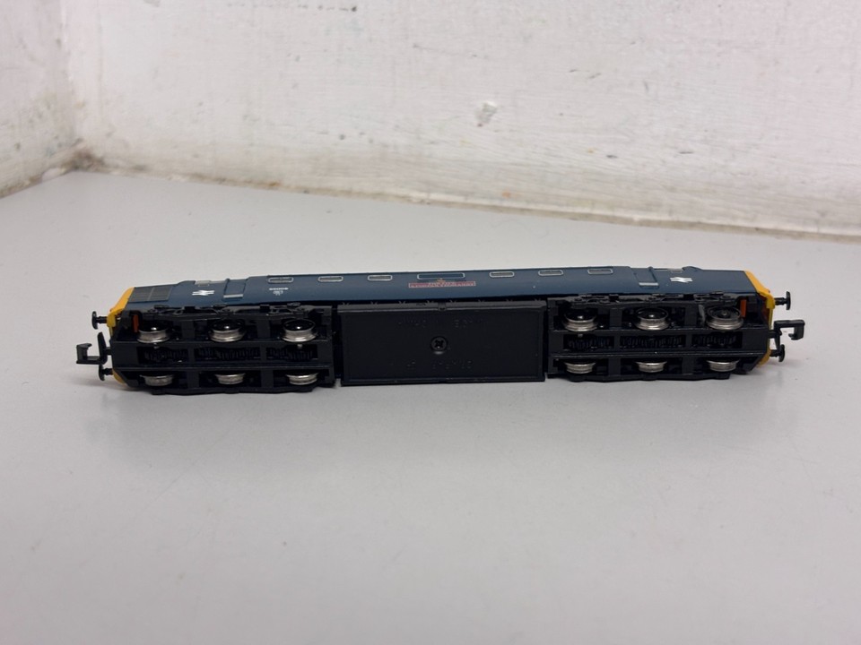 Grafar Class 55 Deltic 55006 'The Fife and Forfar Yeomanry'- N Gauge ...