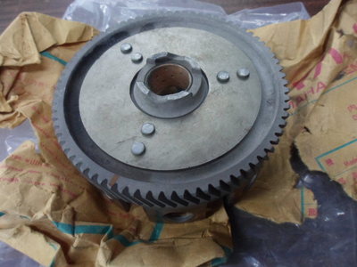 NOS Yamaha Clutch Basket Primary Driven Gear YL2 357-16150-00 164-16301 ...