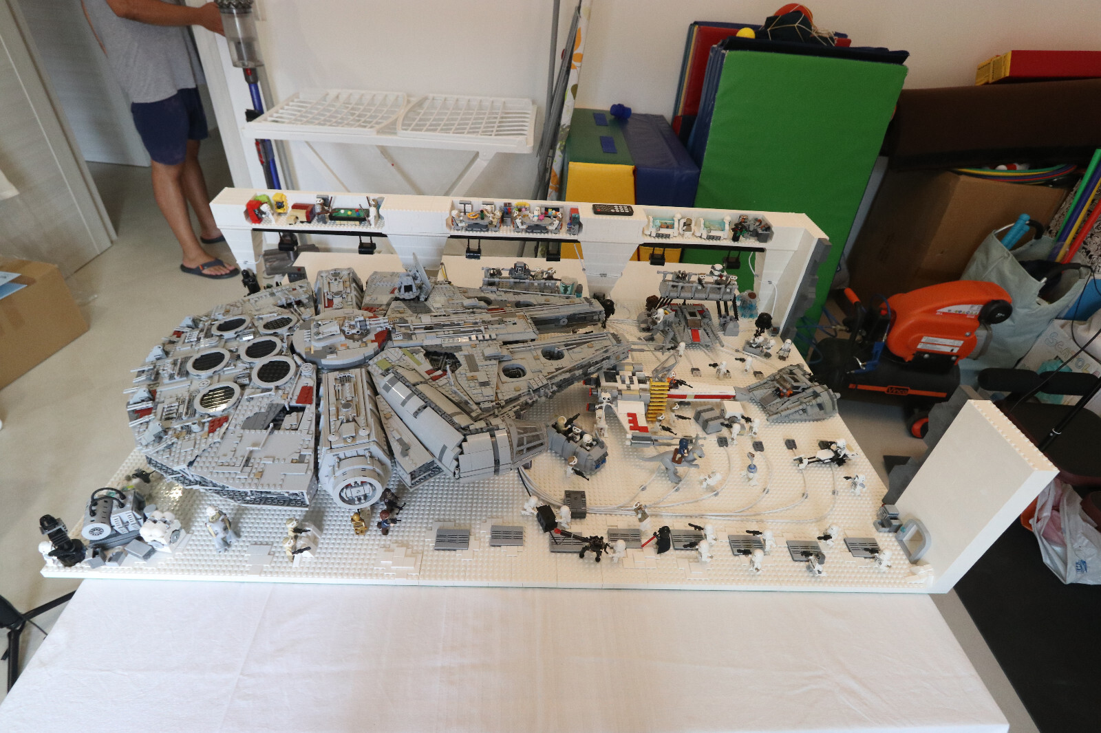 Lego Star Wars MOC - Hoth Hangar with UCS Millenium Falcon, Minifigures ...