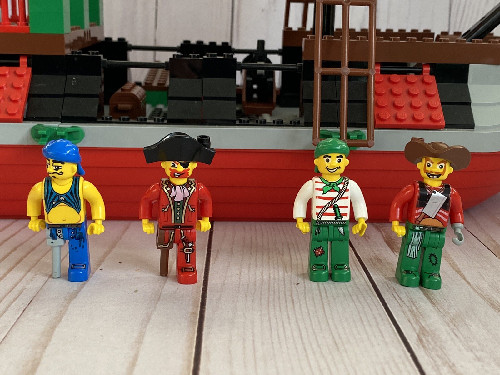 Lego 7075 Pirates Captain Redbeard's Pirate Ship w/ Minifigs & Manual ...