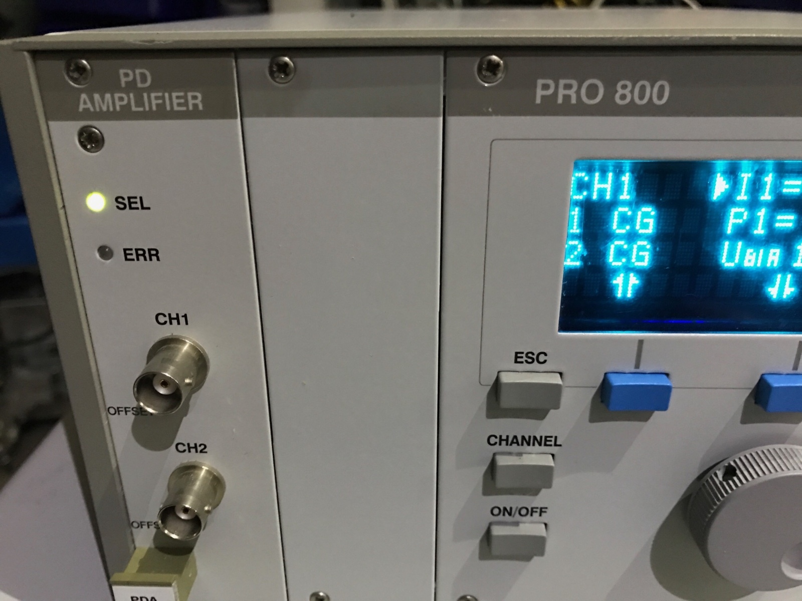 THORLABS PRO800 - 2-Slot Modular Benchtop Chassis with PDA8000 -2 ...