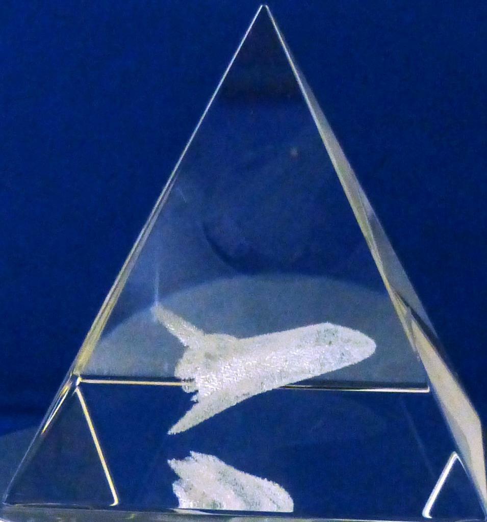 3D Laser Etched Crystal Glass Space Shuttle Pyramid 2 ¼” x 2" Gift Box ...