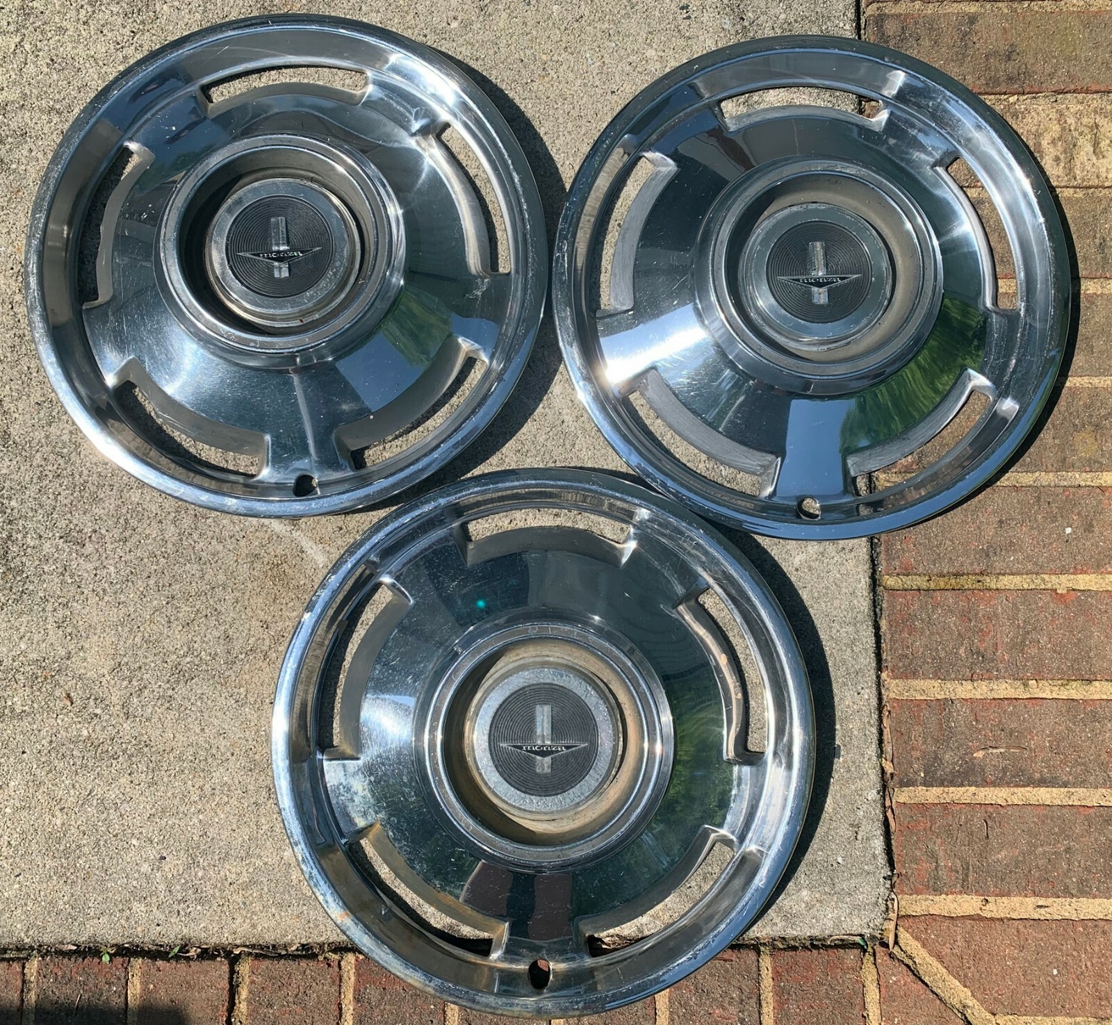 THREE 1965 CHEVROLET CORVAIR MONZA 13" HUBCAPS - 3861087 - 3962A | eBay