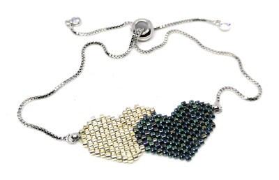 Bracelet argenté , deux coeurs en perles Miyuki Argenté et Vert Foncé ...