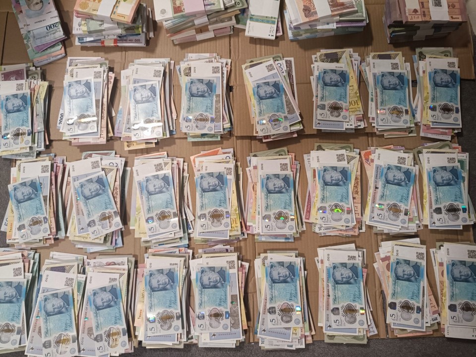 Joblot of 75 UNC Banknotes - Include King Charles £5 and Zimbabwe 10 ...