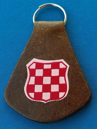 Croatian coat of arms, Hrvatski grb, ŠAHOVNICA GRB, Vintage keychains ...