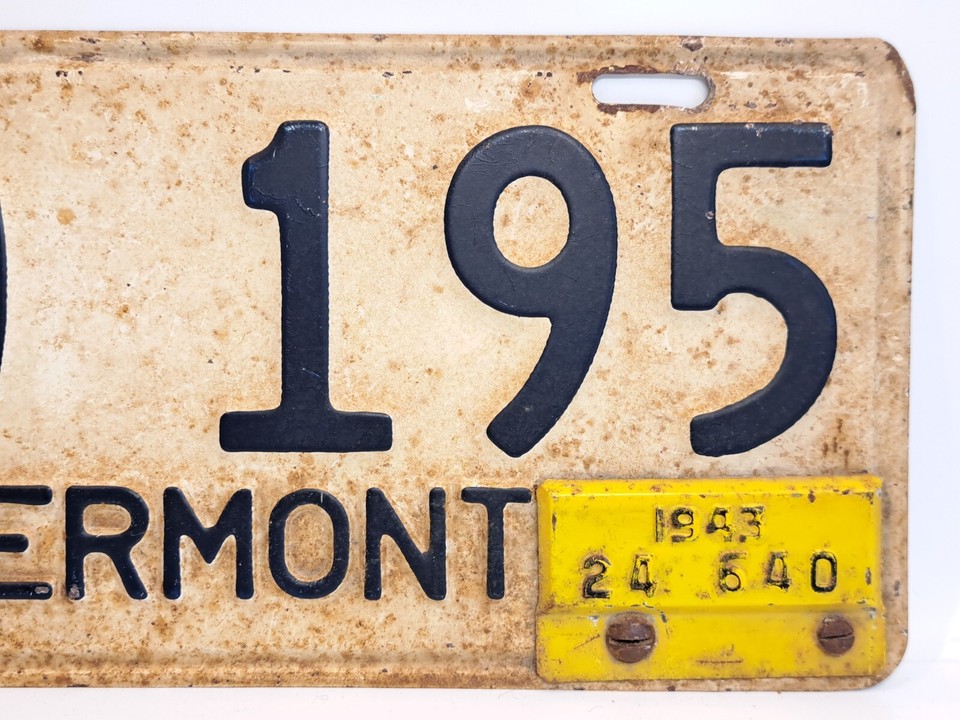 VTG 1943 WWII WARTIME VERMONT LICENSE PLATE SET W/ YELLOW METAL ...