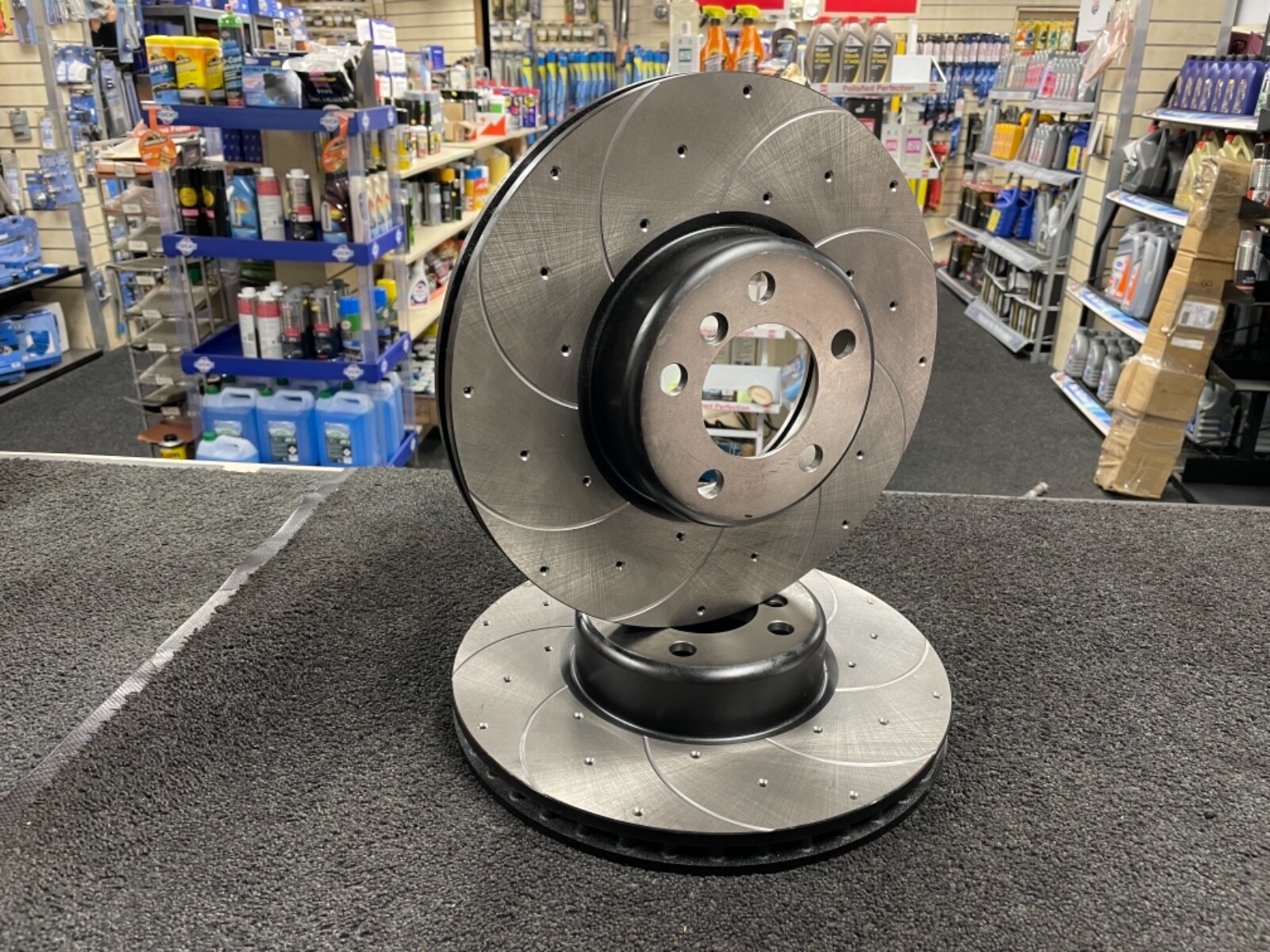 BMW M135I F20 DRILLED GROOVED BRAKE DISCS MINTEX BRAKE PAD FRONT REAR ...