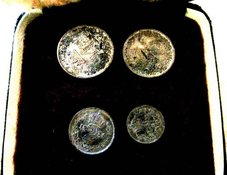 1924 George V Maundy Money set - British Silver Coins - in blue hinged ...