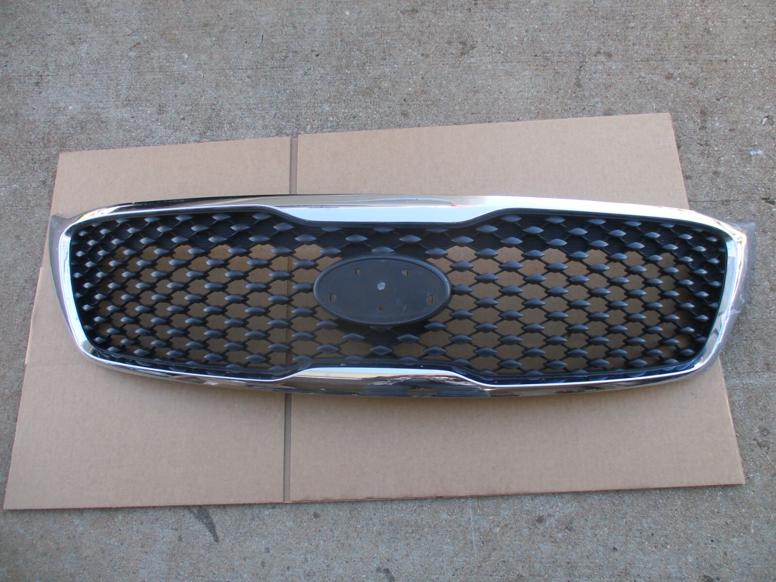 2016 2017 KIA SORENTO FRONT BUMPER RADIATOR GRILLE GRILL OEM | eBay