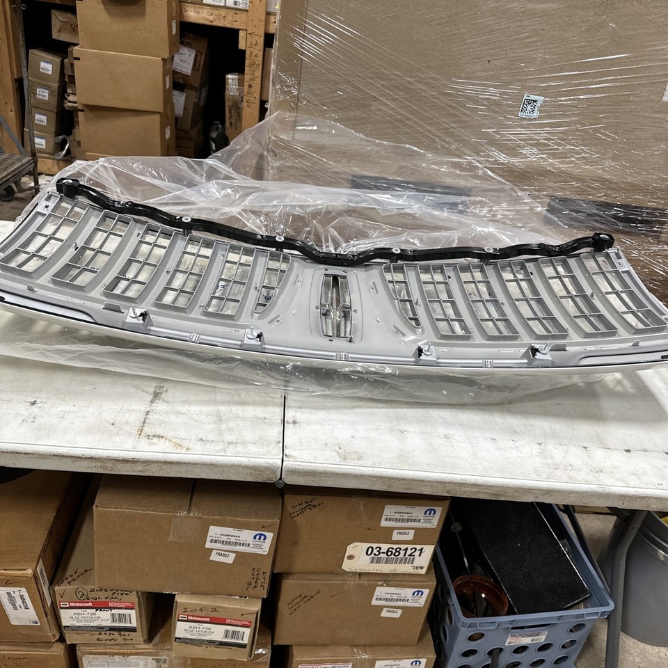 Ford AL3Z-8200-HA Full Grille 2010-2014 White Planinum Lincoln Mark LT ...