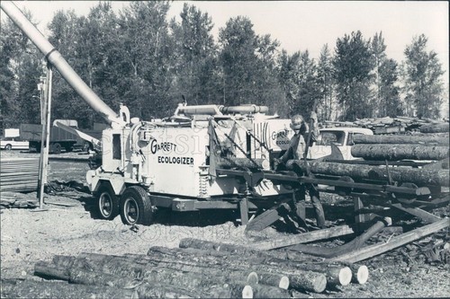 Press Photo Man Operates Garrett Ecologizer Timber Machine Washington ...