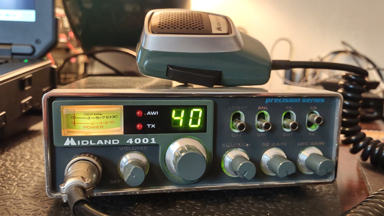 Midland 4001 Precision Series Am 40ch CB Radio with Night Illumination ...