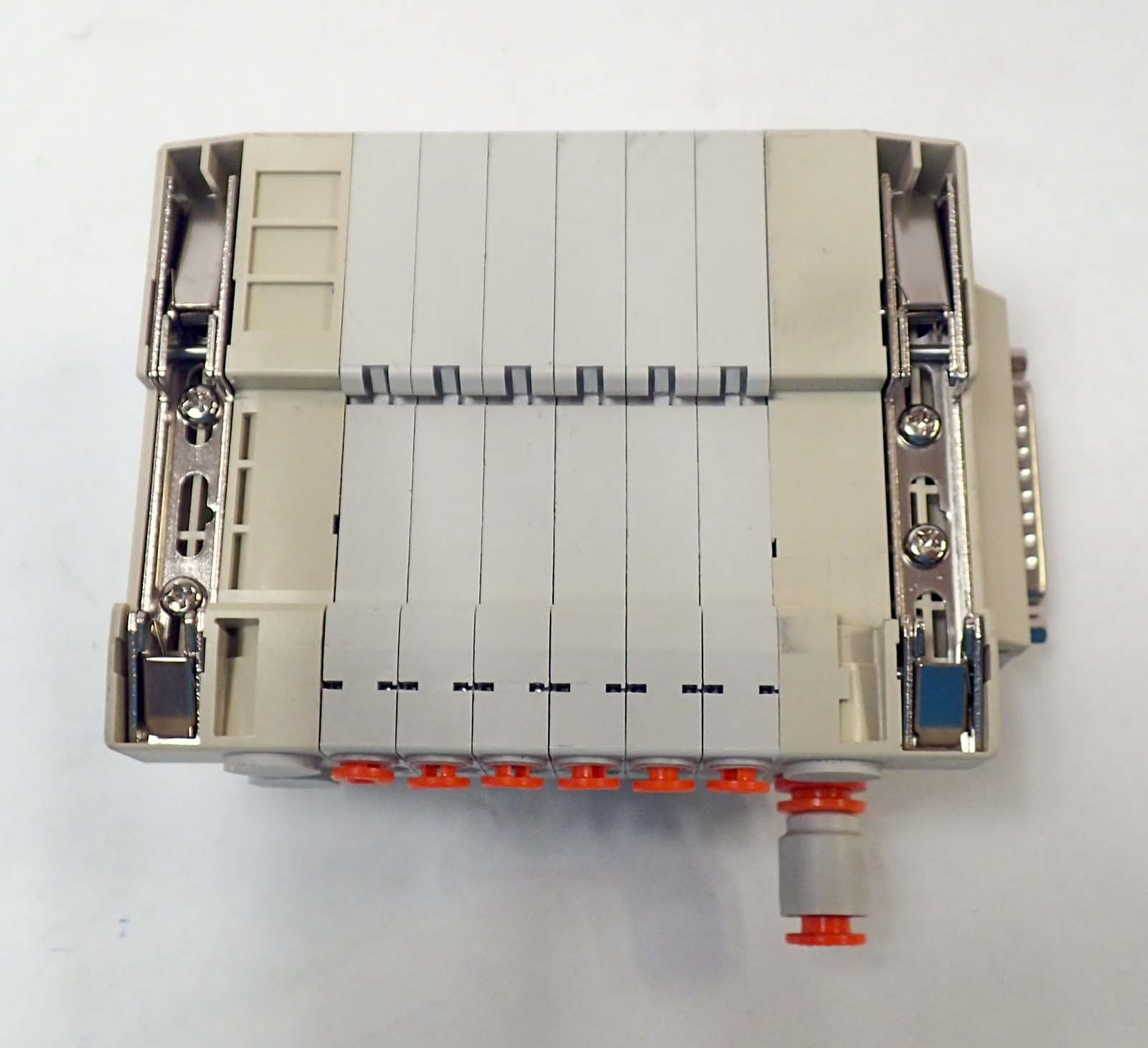 SMC PNEUMATIC AIR MANIFOLD w/ SIX SV1100-5FU VALVES, SGL SOL PLUG-IN, 6 ...