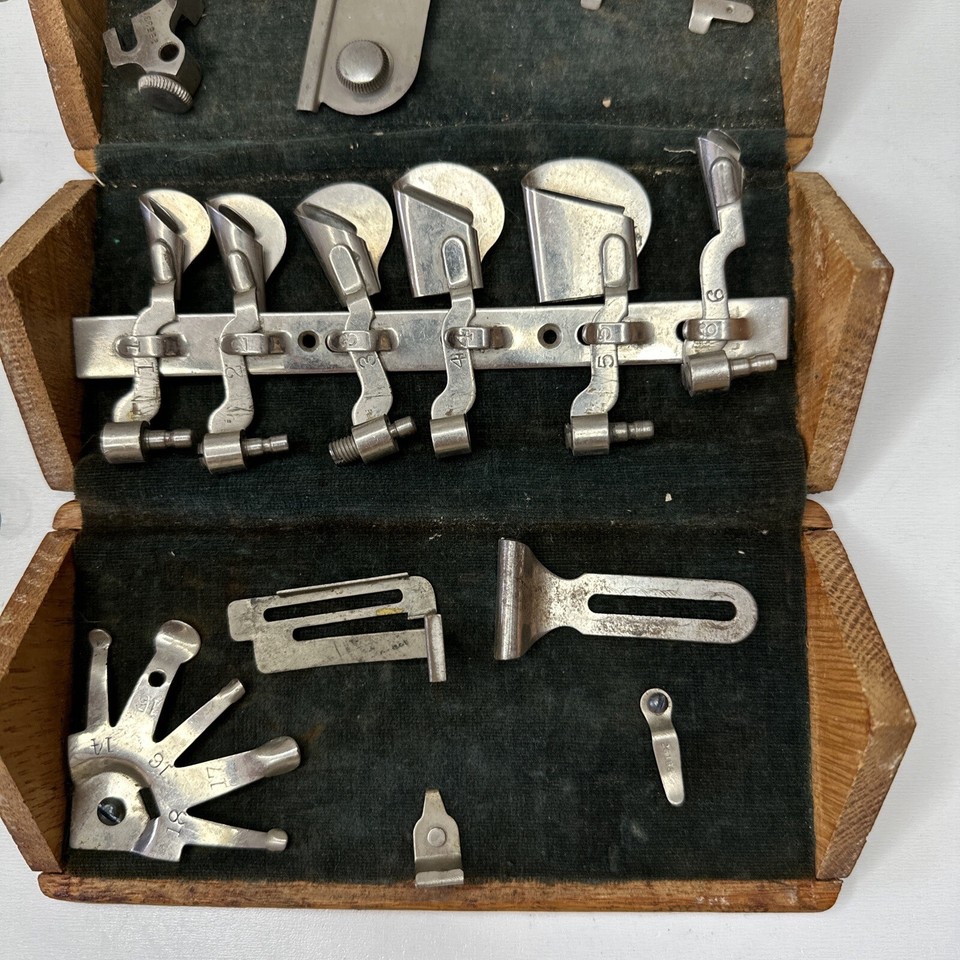 Singer Puzzle Box with Attachments Singer VS Vibrating Shuttle Machine ...