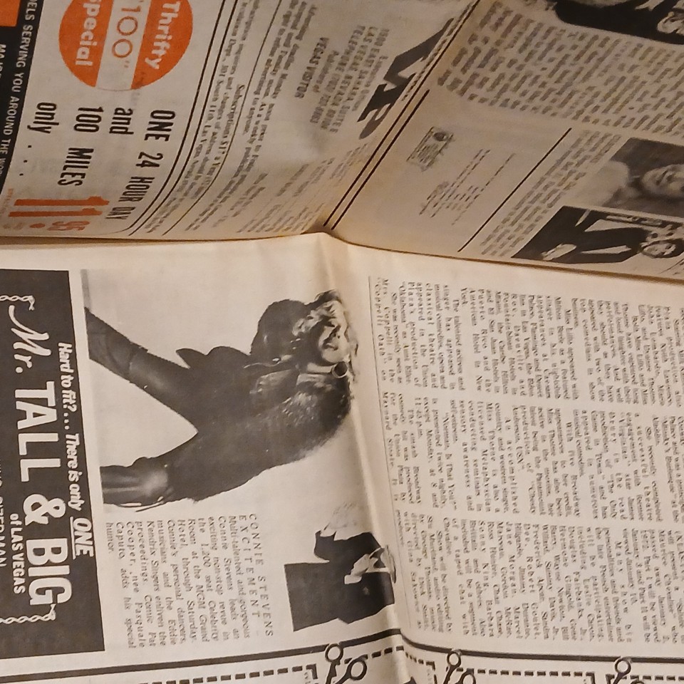 Vtg. Dec. 12 1975 Elvis Presley Las Vegas Hilton Vegas Visitor Tabloid ...