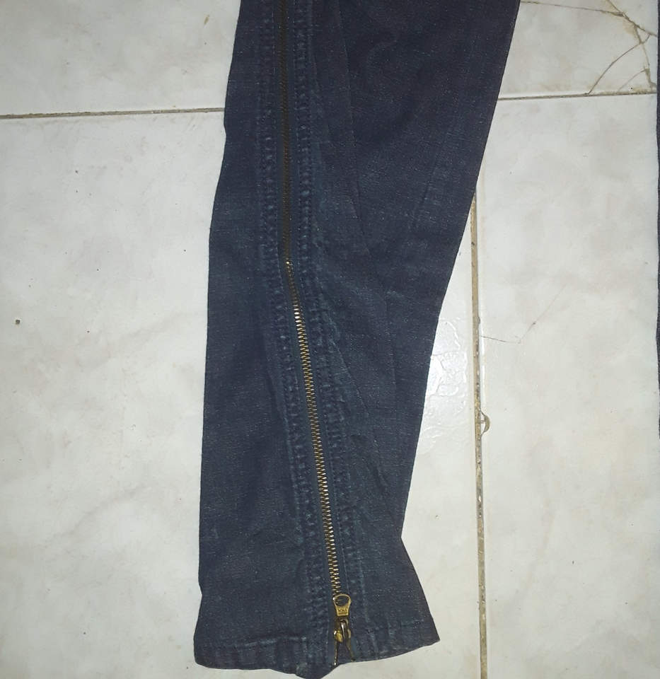 BEBE Womens Jeans 27W tag x 32 L Long zippers pocket chains Blue Denim ...