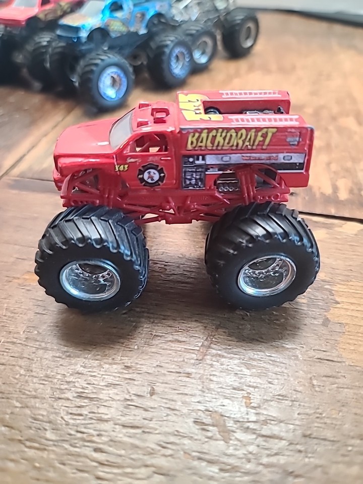 Monster Jam 1:64 Lot Of 10 Trucks EUC Gravedigger Avenger Backdraft ...