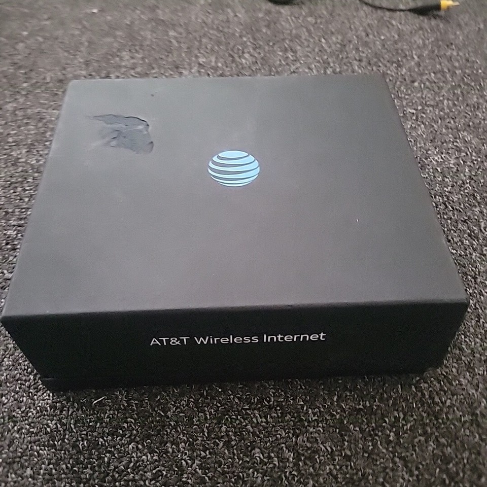 AT&T Wireless Internet Router IFWA 40 Mobile 4G LTE Wi-Fi Hotspot ...