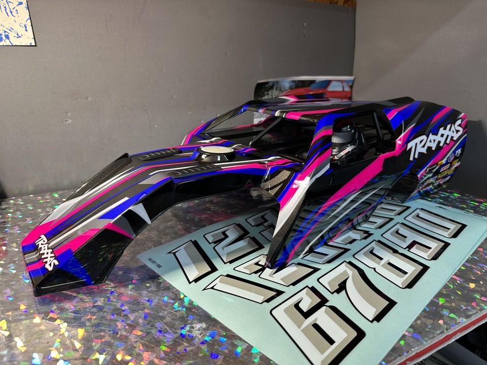 Traxxas 10411-PINK Body Slash Modified Body Mounts Mudboss Blue Pink ...