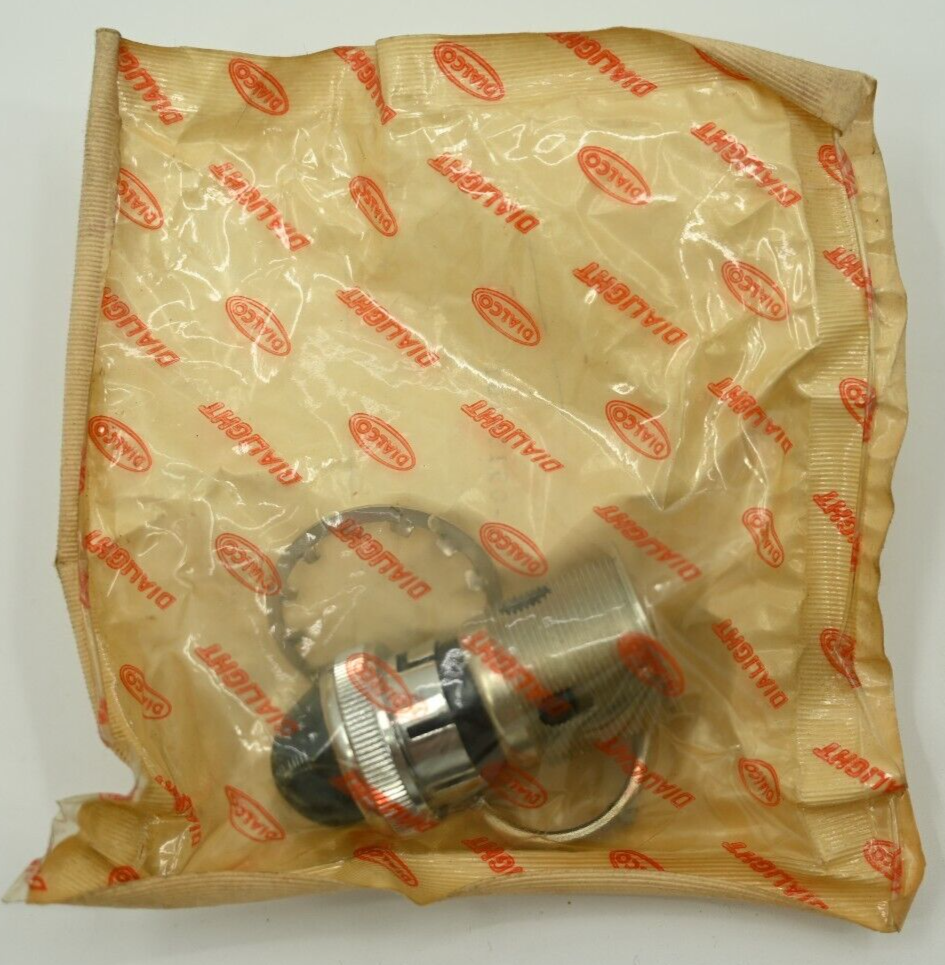 Lot of (28) Vintage DIALCO Dialight Green Panel Lamp Holder 125V 75W ...