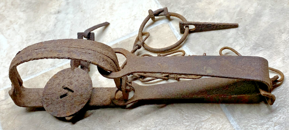 Oneida Victor 1-3/4 Hunting Foothold Animal Trap | eBay