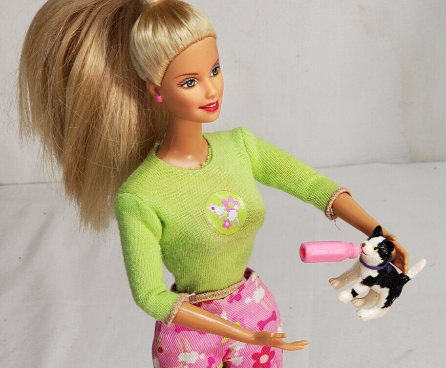 KENNEL CARE BARBIE w Playful Kittens, Puppy, MARSHMALLOW & Playset w ...
